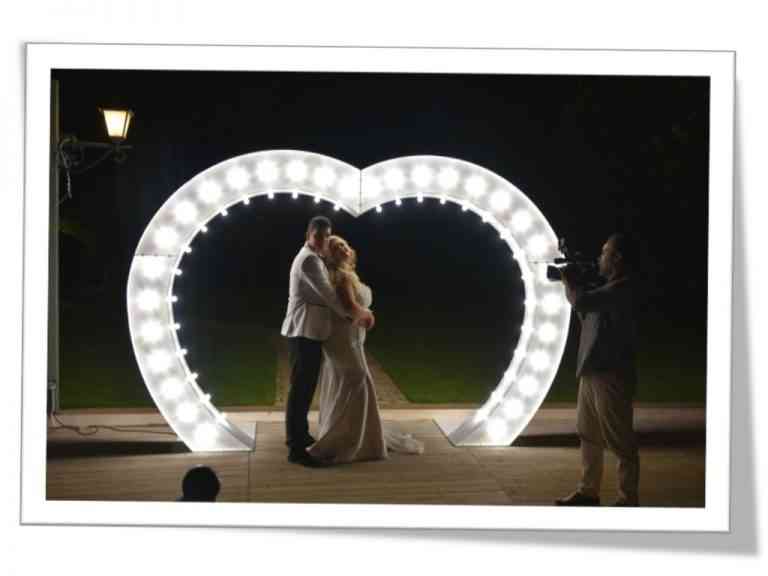 ΦΩΤΙΖΟΜΕΝΗ ΚΑΡΔΙΑ - Wedding Dj | dj για γάμο