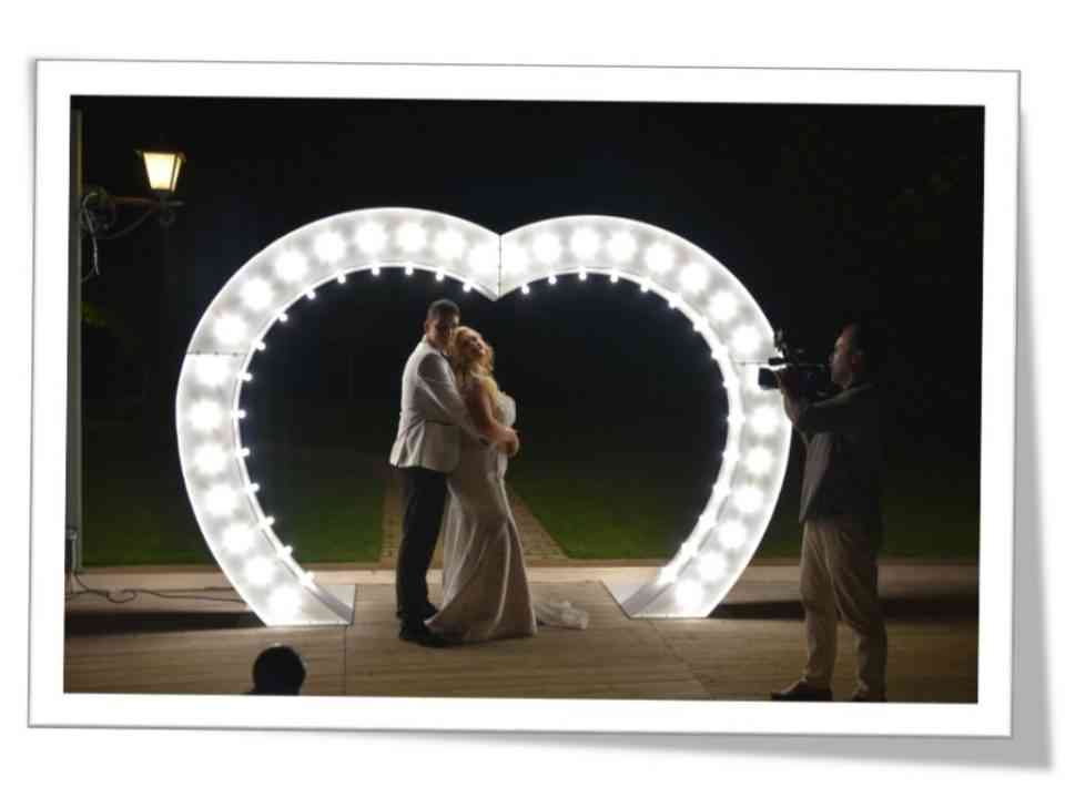 ΦΩΤΙΖΟΜΕΝΗ ΚΑΡΔΙΑ - Wedding Dj | dj για γάμο