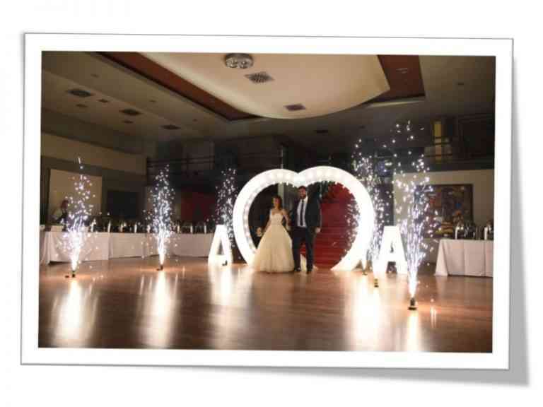 ΦΩΤΙΖΟΜΕΝΗ ΚΑΡΔΙΑ - Wedding Dj | dj για γάμο