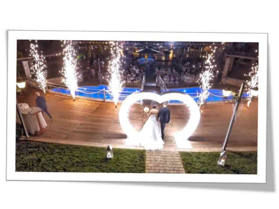 ΦΩΤΙΖΟΜΕΝΗ ΚΑΡΔΙΑ - Wedding Dj | dj για γάμο